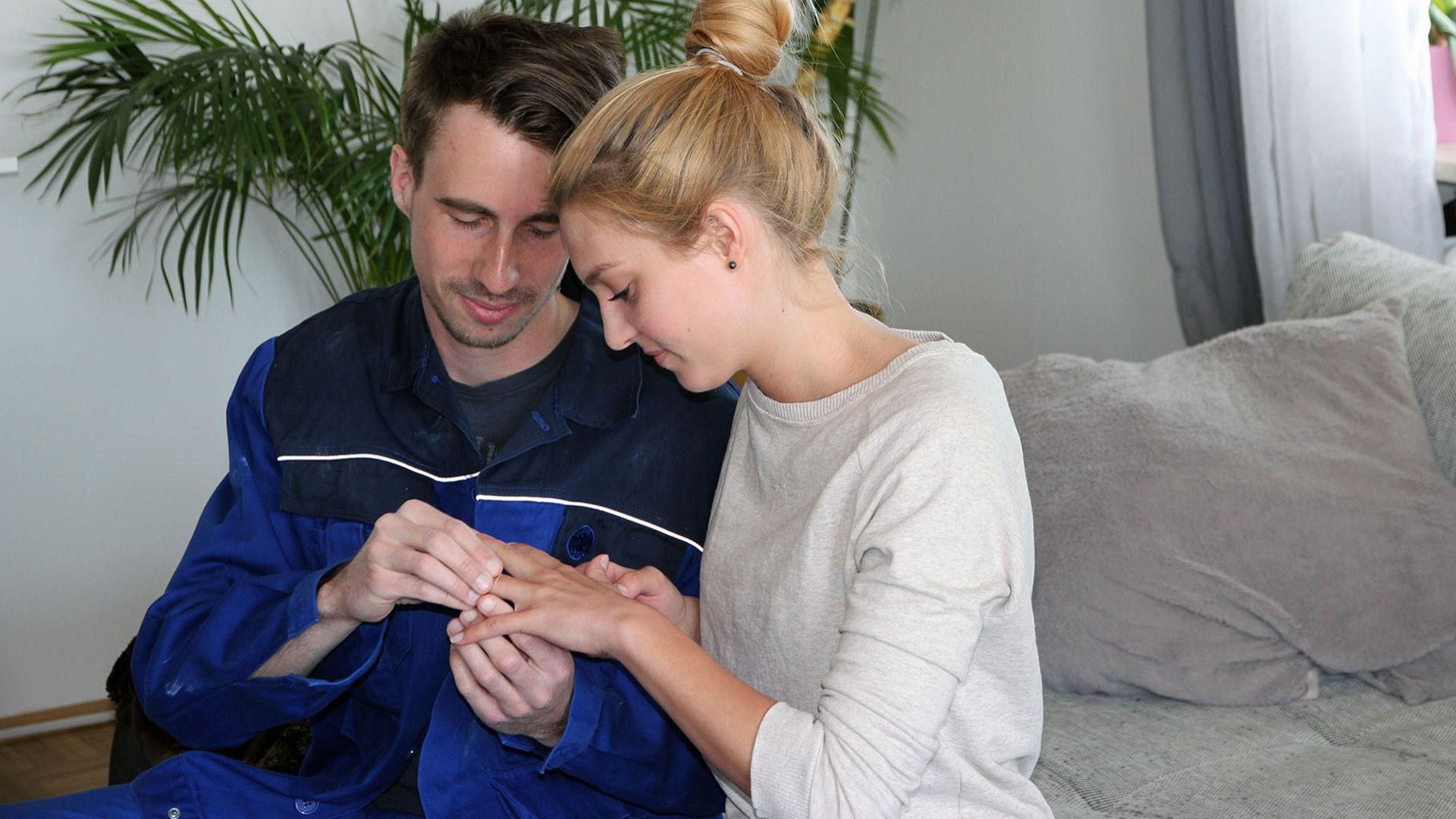 Folge 189 - Hilf mir! Jung, pleite, verzweifelt... - Staffel 4 | RTL+