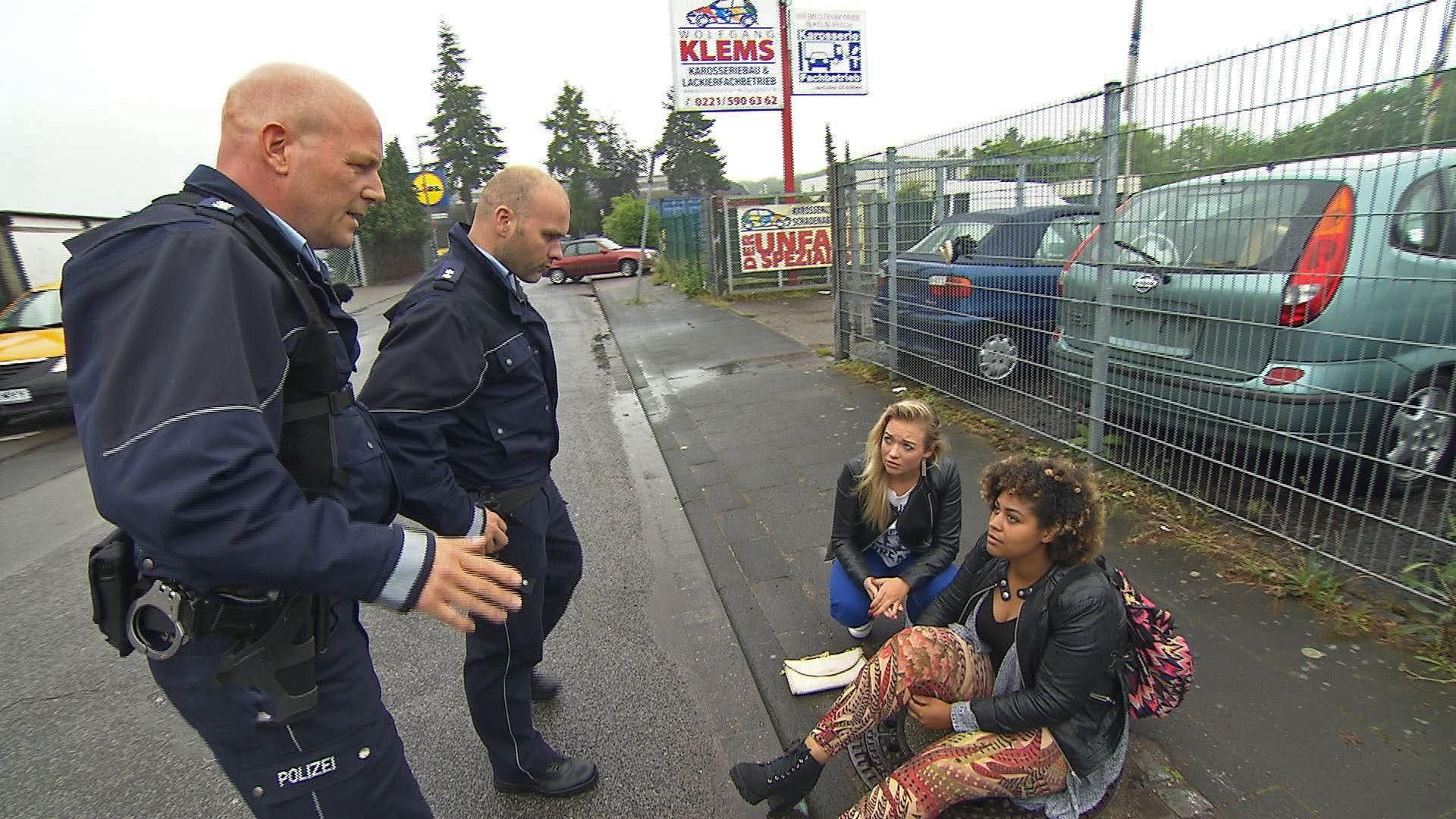 Folge 40 vom - Staffel 3 - Die Straßencops - Jugend im Visier | RTL+ Folge 40 vom - Staffel 3 - Die Straßencops - Jugend im Visier | RTL+