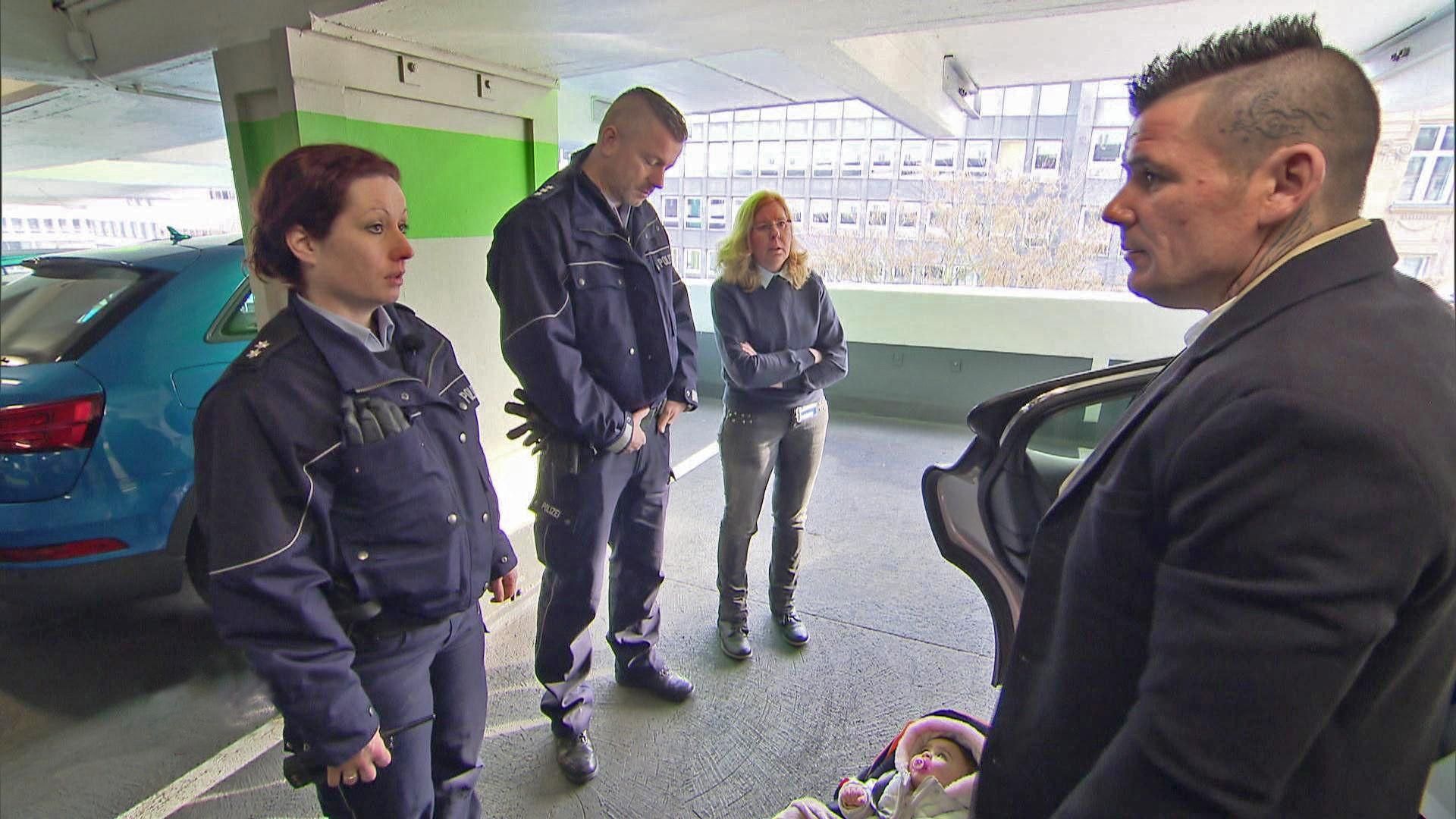 Folge 10 - Die Straßencops - Jugend im Visier - Staffel 4 | RTL+ Folge 10 - Die Straßencops - Jugend im Visier - Staffel 4 | RTL+
