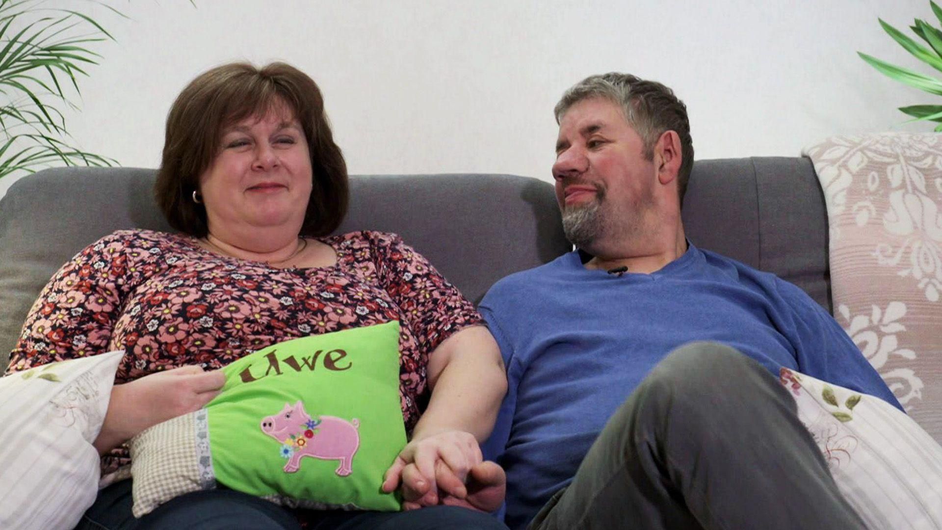 Folge 1 vom 25.03.2019 - Auf fremden Sofas | RTL+