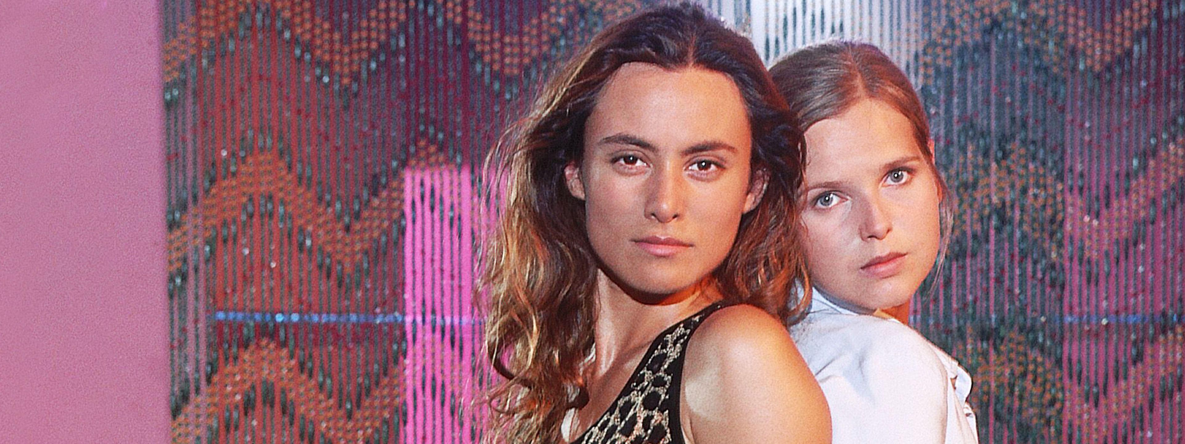 Zwei Mädels auf Mallorca - Die heißeste Nacht des Jahres - Filme online ...